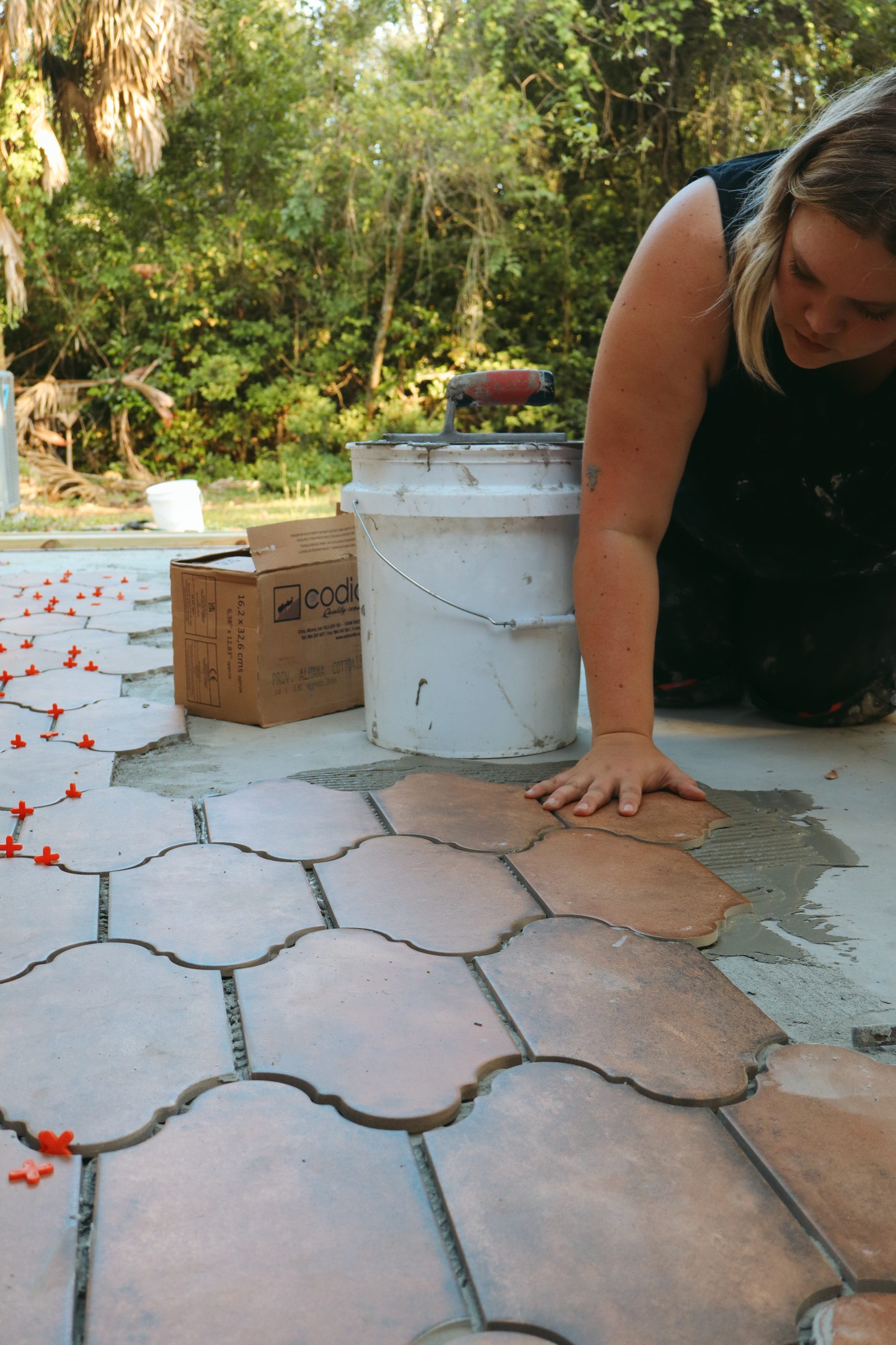 Pre-Mixed vs. Powdered Thinset: Which Tile Adhesive is Better - Shoe ...